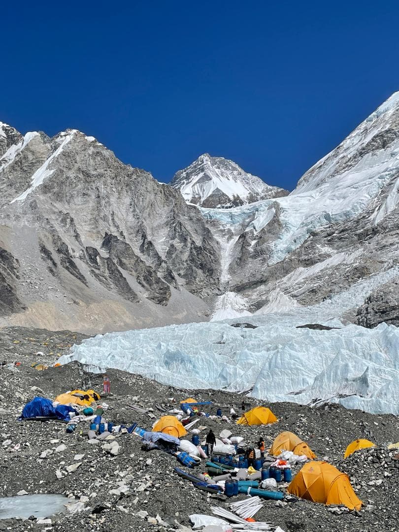 Everest base camps: north vs south